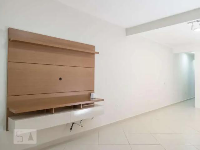 Casa / Sobrado para Locação em Guarulhos/SP Torres Tibagy 2 Quartos