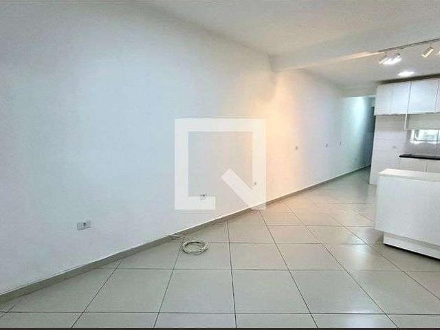 Casa / Sobrado para Locação em Guarulhos/SP Torres Tibagy 2 Quartos