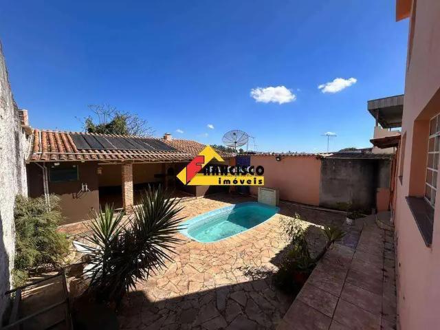 Casa / Sobrado para Locação em Divinópolis/MG Juza Fonseca 4 Quartos