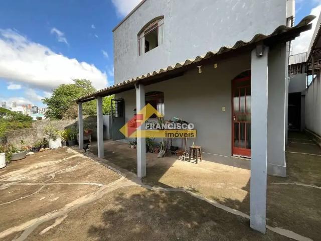 Casa / Sobrado para Locação em Divinópolis/MG Niterói 5 Quartos