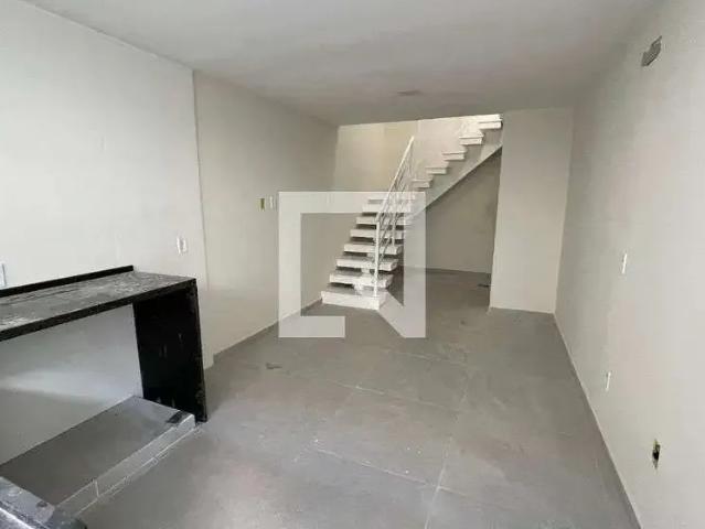Casa / Sobrado para Locação em Duque de Caxias/RJ Jardim Vinte e Cinco de Agosto 2 Quartos