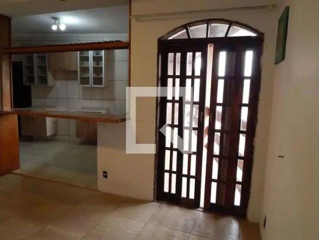 Casa / Sobrado para Locação em Embu das Artes/SP Jardim de Lourdes 2 Quartos