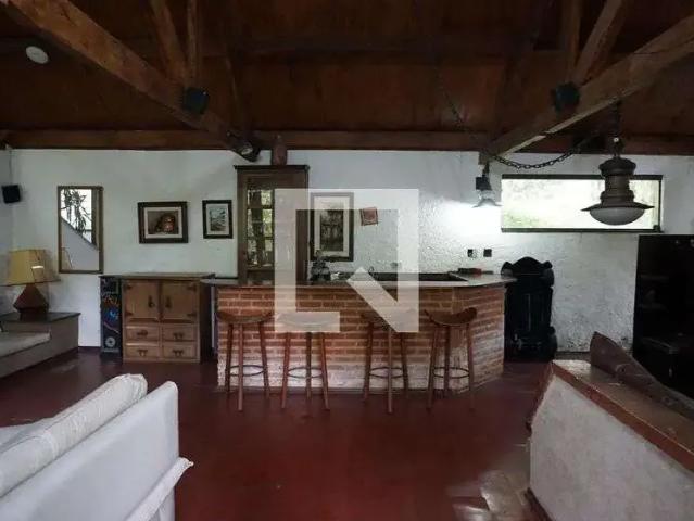 Casa / Sobrado para Locação em Embu das Artes/SP Jardim Indaiá 4 Quartos