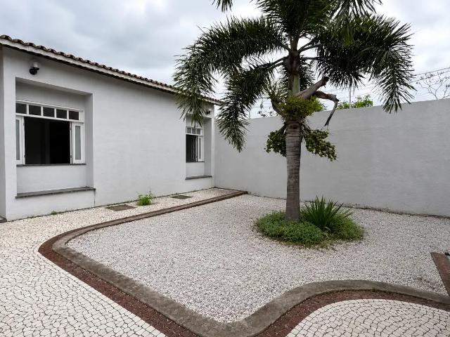 Casa / Sobrado para Locação em Fortaleza/CE Cidade dos Funcionários 4 Quartos