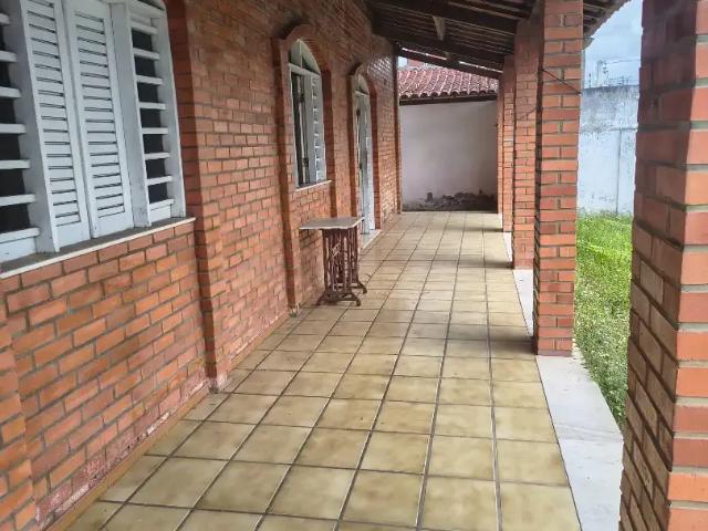 Casa / Sobrado para Locação em Feira de Santana/BA Santa Mônica 4 Quartos