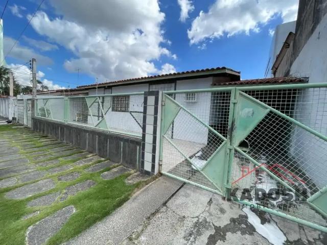 Casa / Sobrado para Locação em Feira de Santana/BA Santa Mônica 3 Quartos