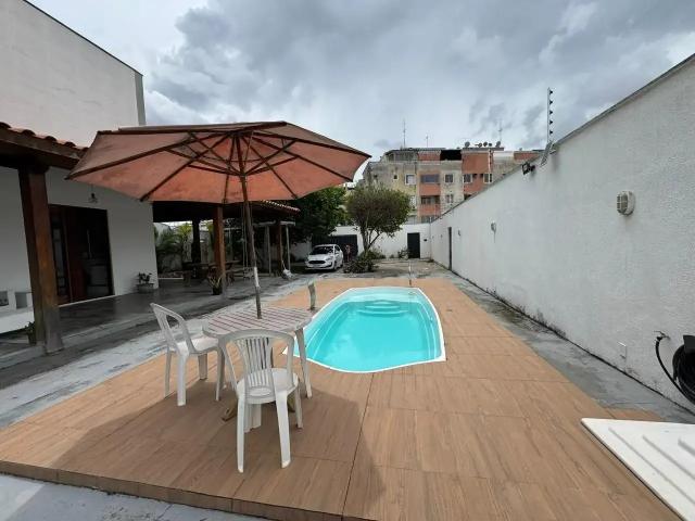Casa / Sobrado para Locação em Feira de Santana/BA Santa Mônica 3 Quartos