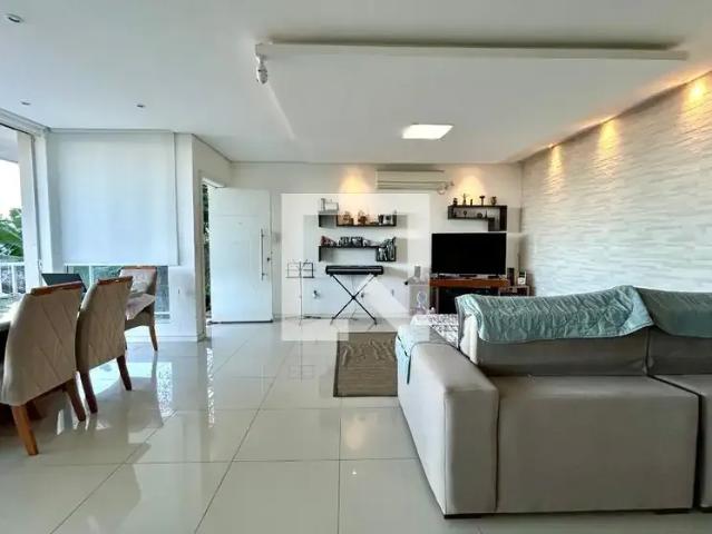 Casa / Sobrado para Locação em Florianópolis/SC Morro das Pedras 3 Quartos