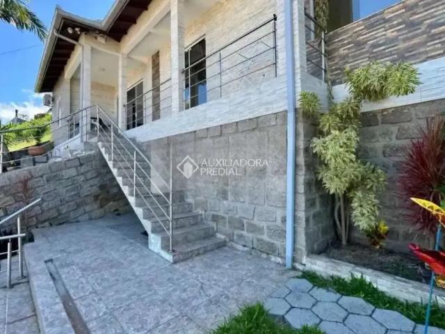 Casa / Sobrado para Locação em Florianópolis/SC Morro das Pedras 3 Quartos