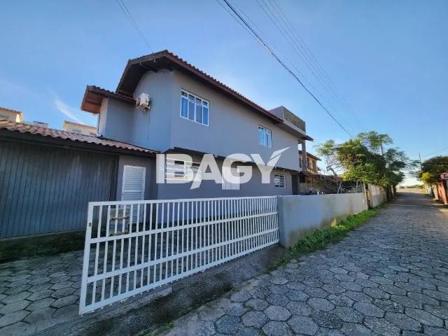 Casa / Sobrado para Locação em Florianópolis/SC Armação do Pântano do Sul 3 Quartos