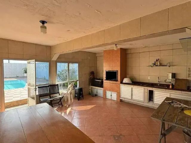 Casa / Sobrado para Locação em Florianópolis/SC Balneário 4 Quartos