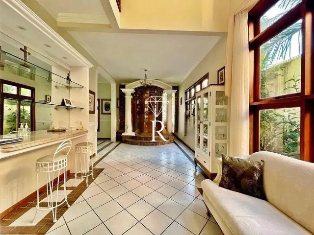 Casa / Sobrado para Locação em Florianópolis/SC Balneário 5 Quartos