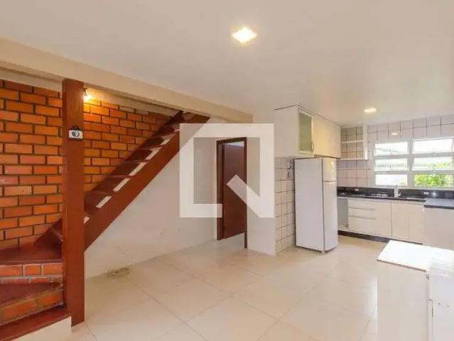 Casa / Sobrado para Locação em Florianópolis/SC Barra da Lagoa 2 Quartos