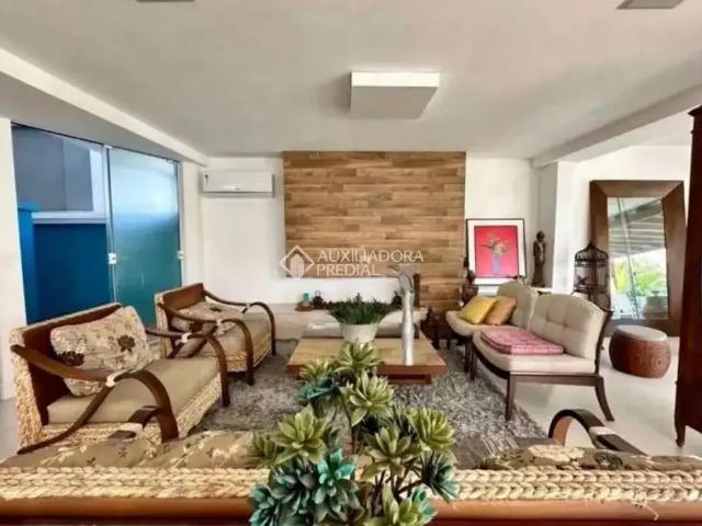 Casa / Sobrado para Locação em Florianópolis/SC Barra da Lagoa 5 Quartos