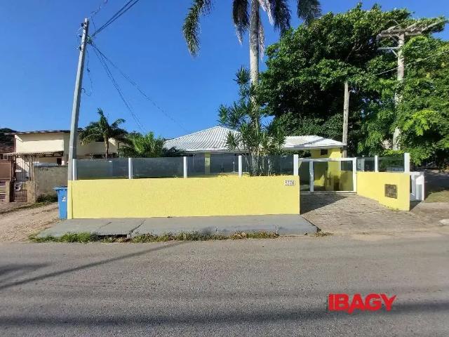 Casa / Sobrado para Locação em Florianópolis/SC Cacupé 3 Quartos