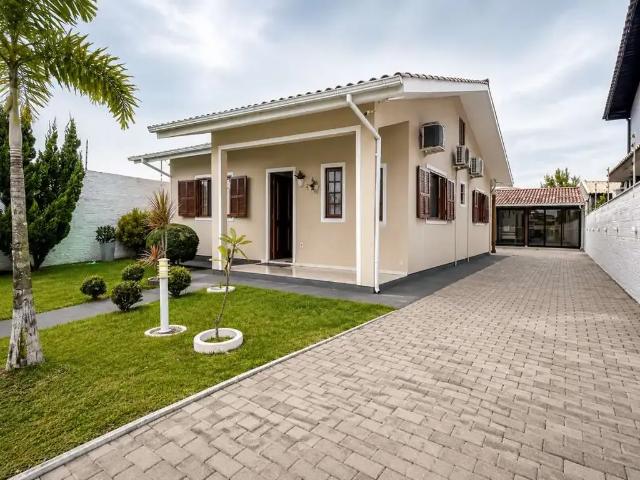 Casa / Sobrado para Locação em Florianópolis/SC Campeche 2 Quartos