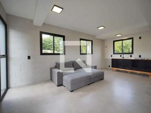 Casa / Sobrado para Locação em Florianópolis/SC Campeche 2 Quartos