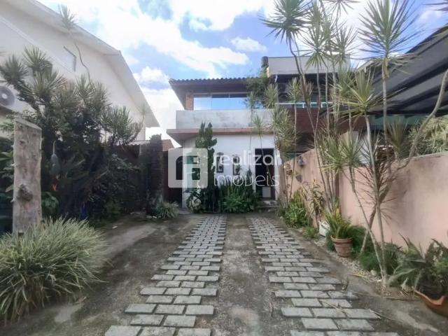 Casa / Sobrado para Locação em Florianópolis/SC Campeche 2 Quartos