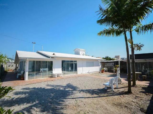 Casa / Sobrado para Locação em Florianópolis/SC Campeche 2 Quartos