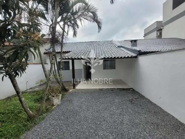 Casa / Sobrado para Locação em Florianópolis/SC Campeche 2 Quartos