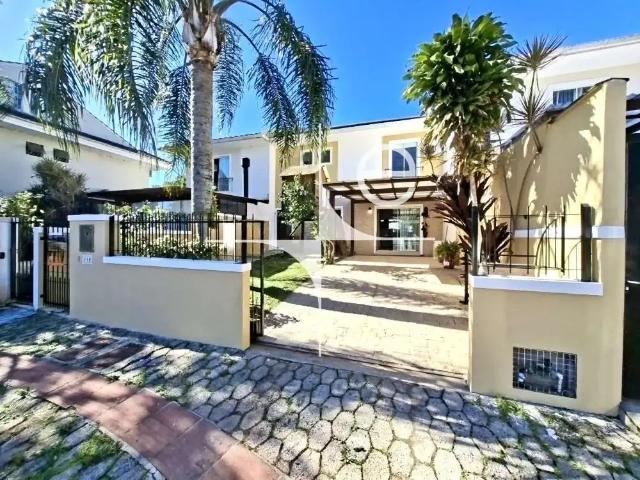 Casa / Sobrado para Locação em Florianópolis/SC Campeche 3 Quartos