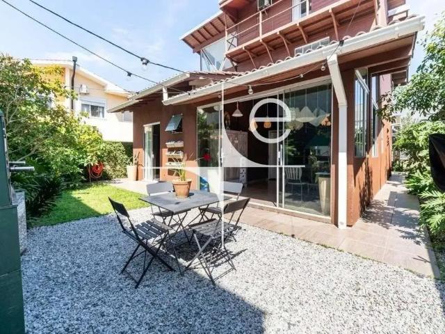 Casa / Sobrado para Locação em Florianópolis/SC Campeche 3 Quartos