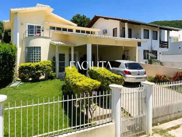 Casa / Sobrado para Locação em Florianópolis/SC Campeche 3 Quartos