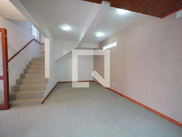 Casa / Sobrado para Locação em Florianópolis/SC Campeche 3 Quartos
