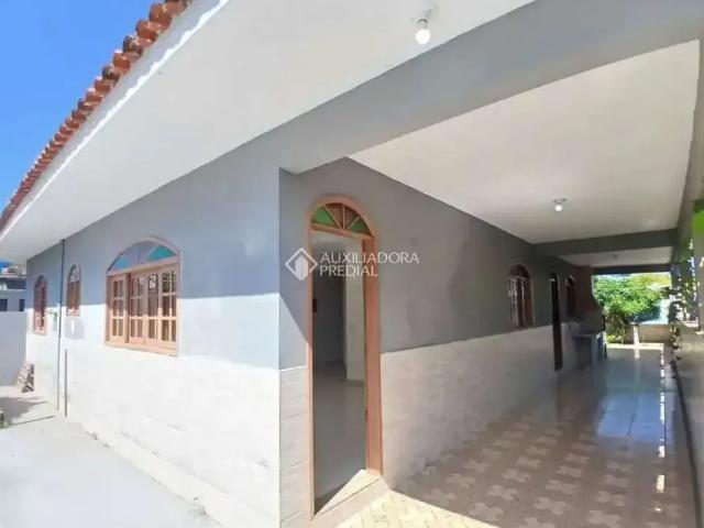 Casa / Sobrado para Locação em Florianópolis/SC Campeche 4 Quartos