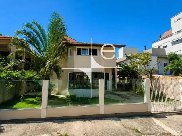 Casa / Sobrado para Locação em Florianópolis/SC Campeche 4 Quartos