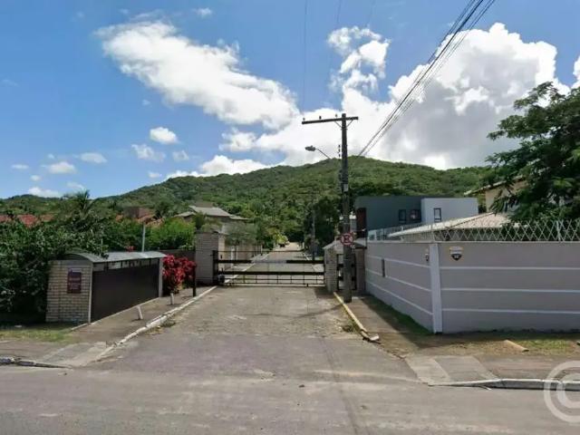 Casa / Sobrado para Locação em Florianópolis/SC Campeche 5 Quartos