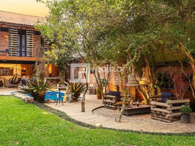Casa / Sobrado para Locação em Florianópolis/SC Campeche 5 Quartos