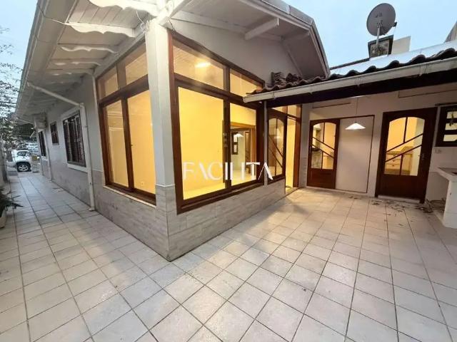 Casa / Sobrado para Locação em Florianópolis/SC Capoeiras 2 Quartos