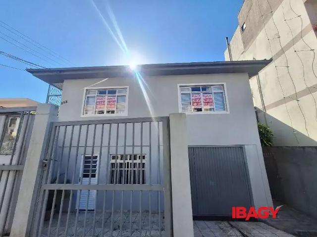 Casa / Sobrado para Locação em Florianópolis/SC Capoeiras 3 Quartos