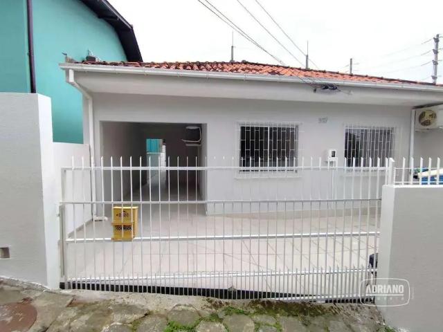 Casa / Sobrado para Locação em Florianópolis/SC Capoeiras 3 Quartos