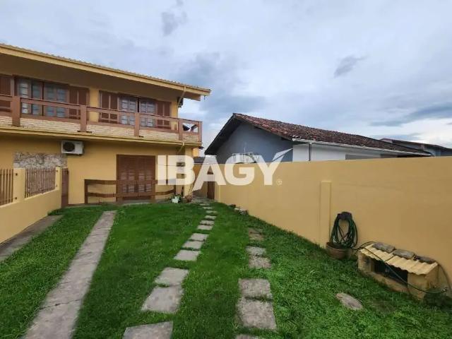 Casa / Sobrado para Locação em Florianópolis/SC Carianos 2 Quartos