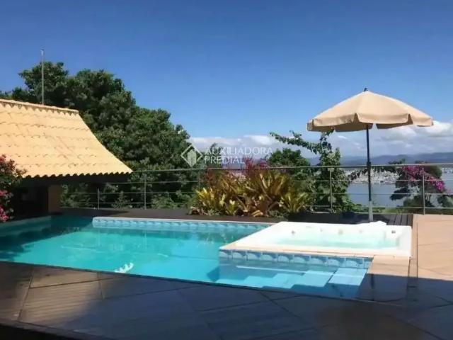 Casa / Sobrado para Locação em Florianópolis/SC Centro 4 Quartos