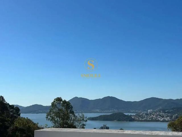 Casa / Sobrado para Locação em Florianópolis/SC Centro 4 Quartos
