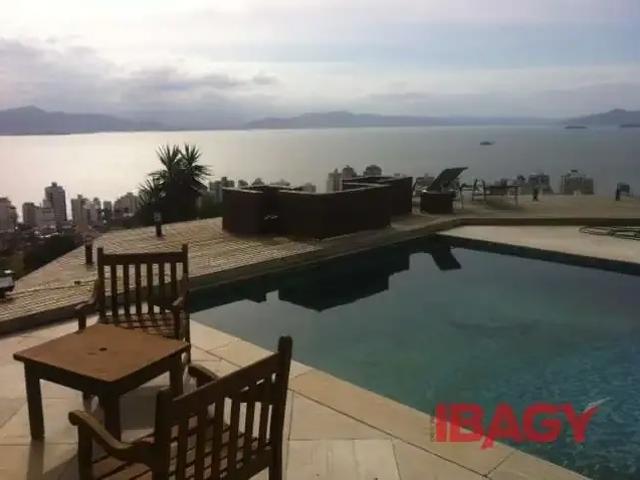Casa / Sobrado para Locação em Florianópolis/SC Centro 5 Quartos