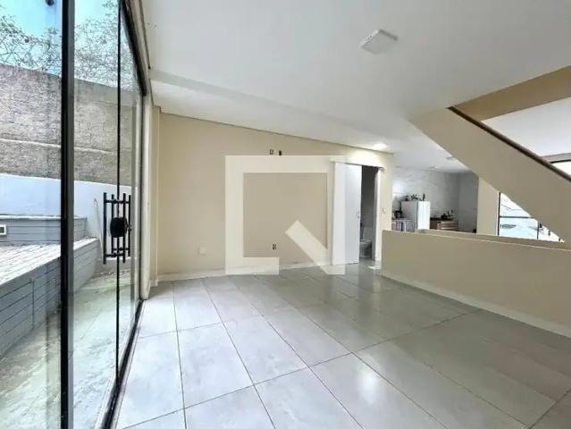 Casa / Sobrado para Locação em Florianópolis/SC Centro 2 Quartos