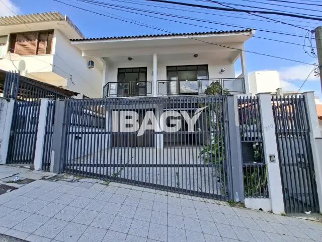Casa / Sobrado para Locação em Florianópolis/SC Centro 3 Quartos