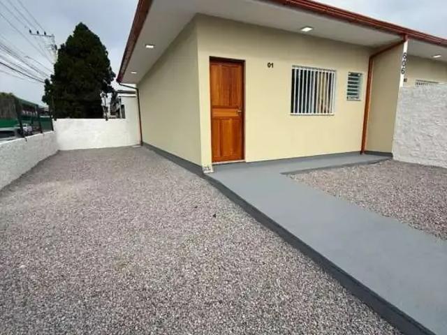 Casa / Sobrado para Locação em Florianópolis/SC Coloninha 2 Quartos
