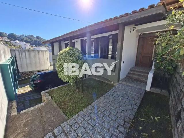 Casa / Sobrado para Locação em Florianópolis/SC Coqueiros 4 Quartos