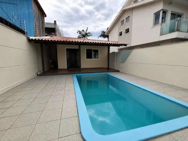 Casa / Sobrado para Locação em Florianópolis/SC Coqueiros 3 Quartos