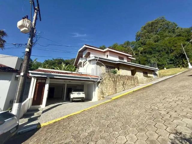 Casa / Sobrado para Locação em Florianópolis/SC Córrego Grande 5 Quartos