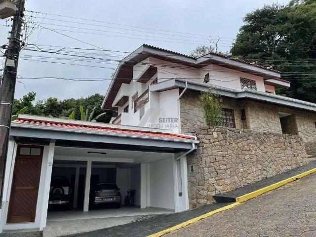Casa / Sobrado para Locação em Florianópolis/SC Córrego Grande 5 Quartos