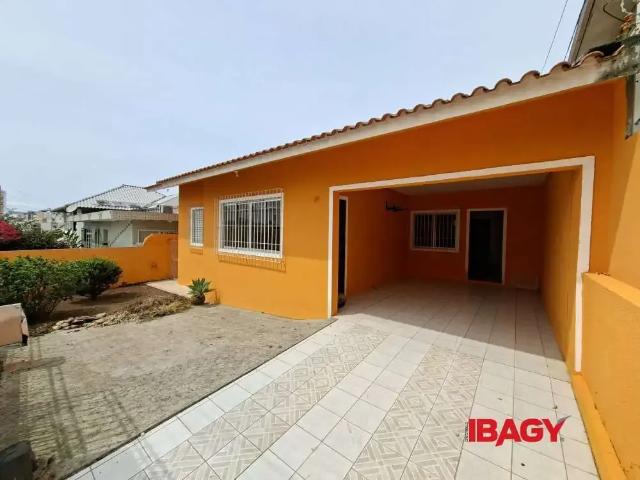 Casa / Sobrado para Locação em Florianópolis/SC Estreito 3 Quartos