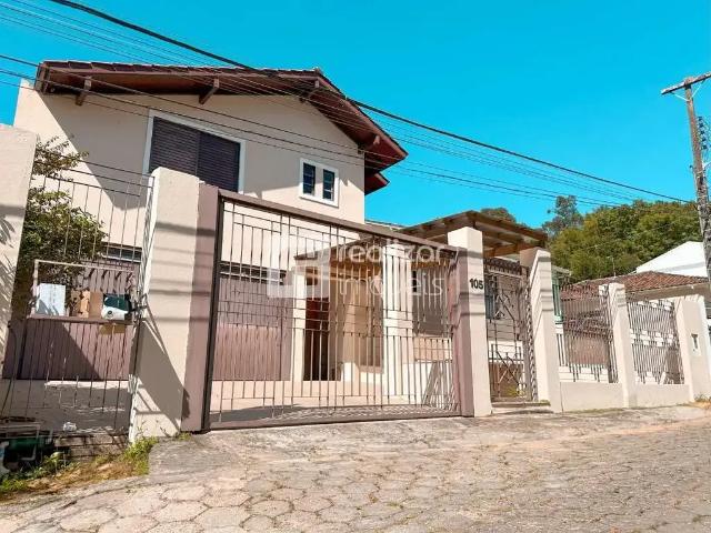 Casa / Sobrado para Locação em Florianópolis/SC Itacorubi 7 Quartos