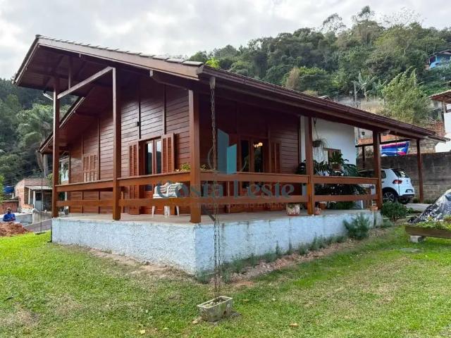 Casa / Sobrado para Locação em Florianópolis/SC Itacorubi 2 Quartos