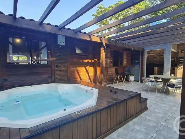 Casa / Sobrado para Locação em Florianópolis/SC Itacorubi 3 Quartos